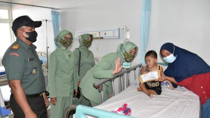 Jelang HUT ke-77, Persit Cabang XXV Kodim 1002/HST Anjangsana ke Panti Asuhan dan Keluarga ...