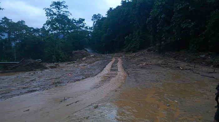 Jalan Longsor Batulicin - Kandangan Kalsel Sudah Bisa Dilintasi Roda ...