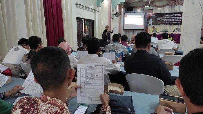Jelang Pemilu 2024 - Verfak Bakal Calon DPD RI, KPU Tapin Gelar Bimtek - Banjarmasinpost.co.id