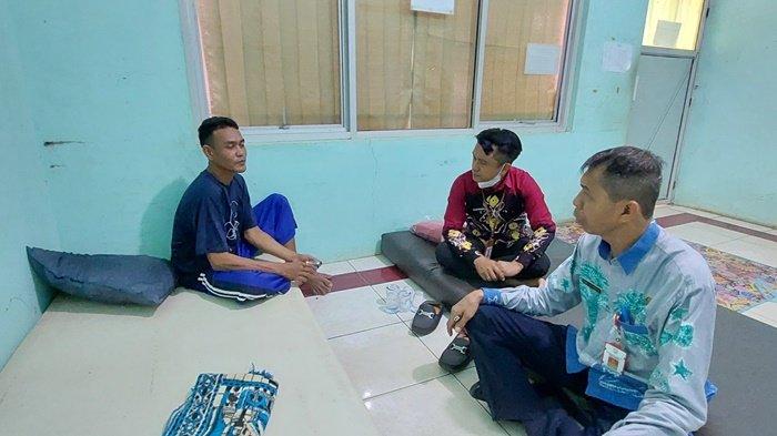 Selamat Saat Kapal Tenggelam di Tanjung Selatan Tala, Lima Nelayan Ini 3 Jam Berenang Menuju ...