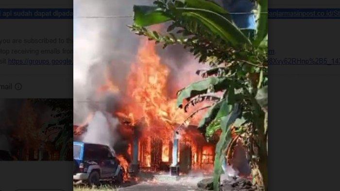 Kebakaran Hanguskan Dua Bangunan dan Dua Mobil di Haur Gading HST, Kerugian Capai Rp500 Juta ...