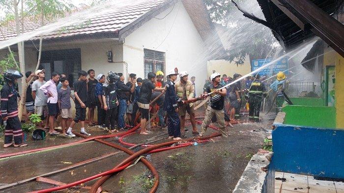 SDN 2 Kemuning Banjarbaru Terbakar, Hanguskan Rumah Dinas dan Gudang Penyimpanan Barang ...