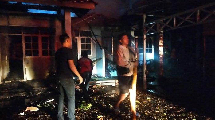 Asrama Polri di Paringin Balangan Terbakar, Aliran listrik Dipadamkan ... Asrama Polri di Paringin Balangan Terbakar, Aliran listrik Dipadamkan ...