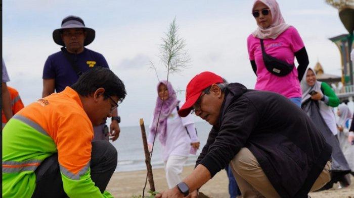 Peringati HPSN 2024, Pemkab Tanbu Gelar Bersih-bersih Pantai dan Tanam Pohon - Banjarmasinpost.co.id