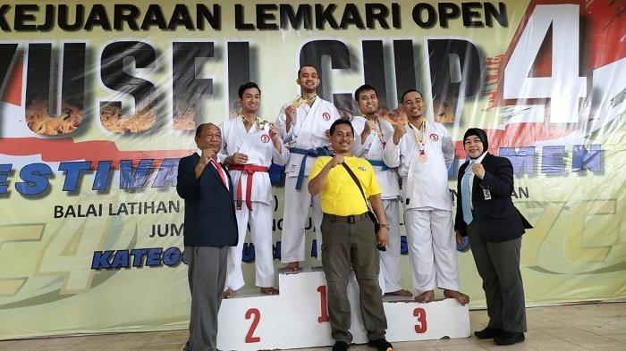 350 Karateka se Kalsel Unjuk Gigi dalam Kejuaraan Lemkari Open Yusfi ...