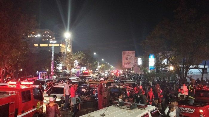 Mobil Damkar Penuhi Jalan di Bumi Mas Raya, Jalan A Yani Km 4,5 ...