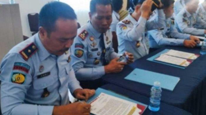 Kepala Rutan Kelas IIB Rantau Tanda Tangan Lima Komitmen Kemenkumham ...