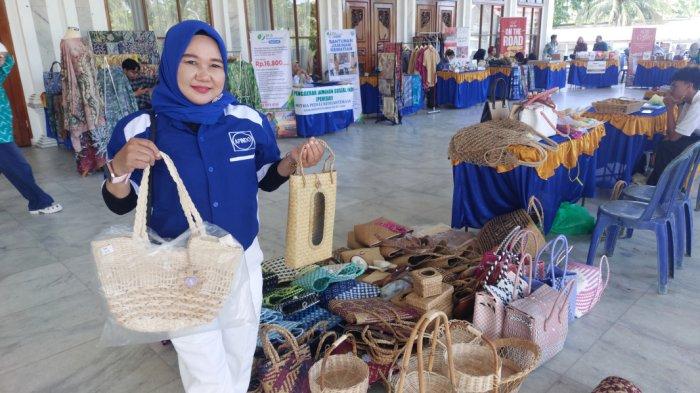 Kerajinan Tangan dari Amuntai Tembus Amerika, Olah Daun Pandan serta Purun Jadi Tas dan Dompet ...