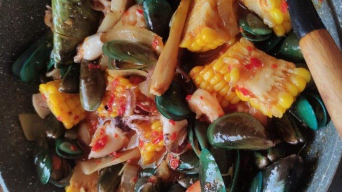 Kuliner Kalsel : Maknyus Kerang Hijau Jagung Manis Tumis Pedas, Begini ...
