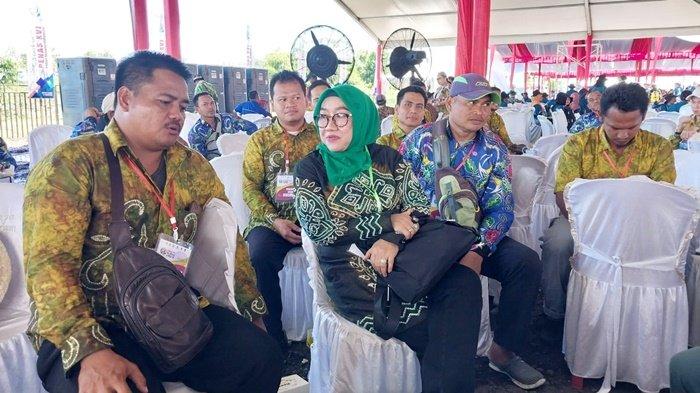 Komisi II DPRD Balangan Nur Fariani Kunjungi Peserta Penas Petani Nelayan di Sumatra Barat ...