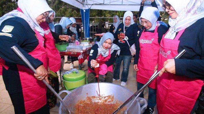 Ketua PKK Banjar Beri Nama Masakan Timnya Nasi Goreng Cinta ...