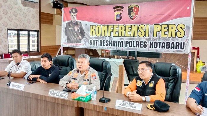 Garis Polisi Dipasang pada Terowongan Tambang Lokasi 3 Warga China Tewas di Kabupaten Kotabaru ...