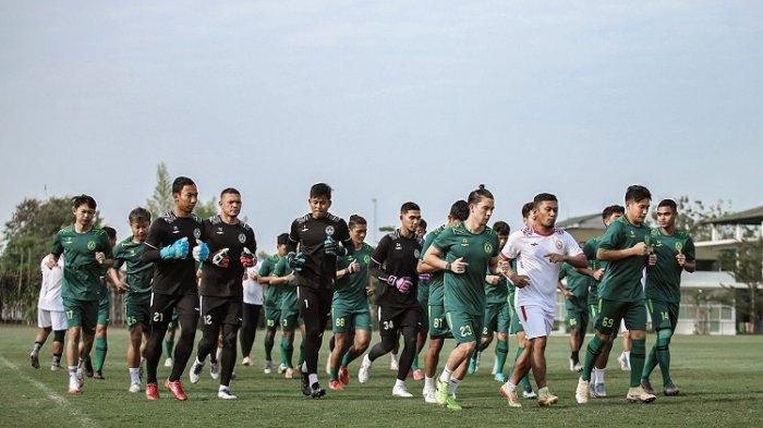 Aksi BCS Masih Berlanjut saat PSS Jamu Persita, Seto Beri Pesan pada Dedi Gusmawan cs ...