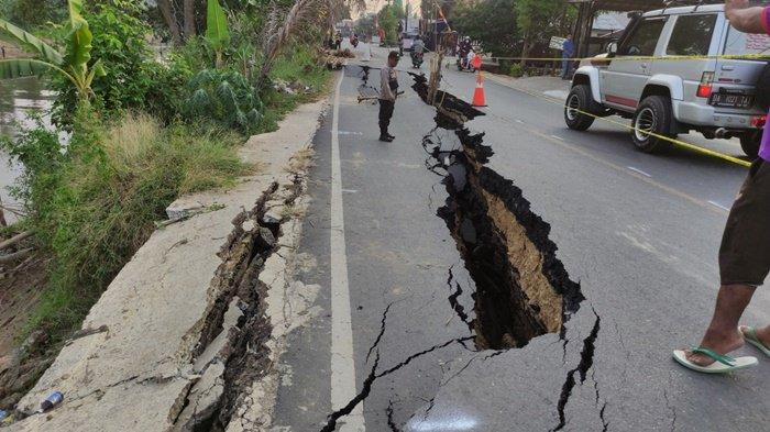 Jalan Nasional di HSU Longsor, Pembatasan Tonase dan Pengalihan Arus ...