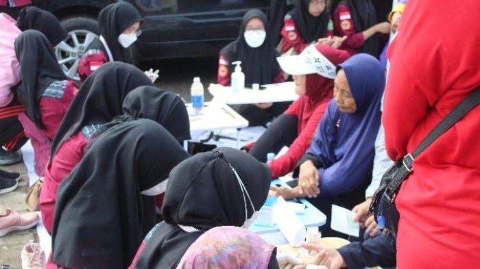 Hima Proaksi PSKep FKIK ULM Mengadakan Cek Kesehatan di Lapangan Murdjani Banjarbaru ...