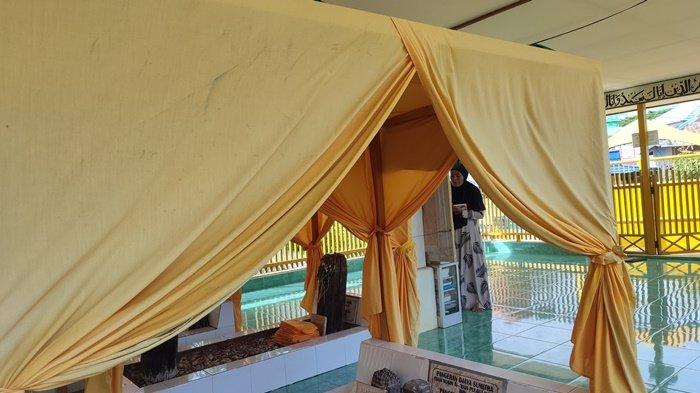 Wisata Kalsel : Haul di Makam Para Raja PulauLaut, Ada Pergantian ...