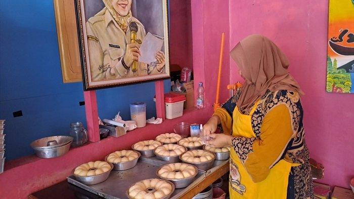 UMKM Kalsel: Ada Varian Rasa Selai, Melihat Produksi Roti Gambung ...