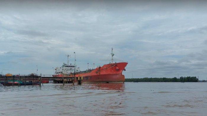 Sensasi Naik Kelotok di Sungai Barito, Bisa Lihat Keindahan Hutan Bakau ...