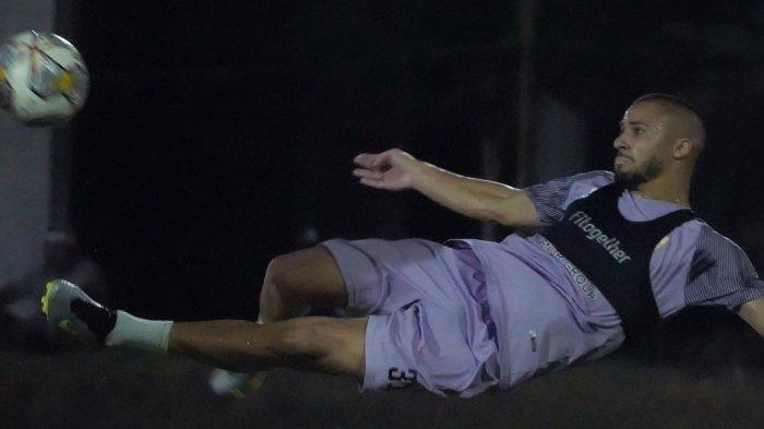 Renan Alves Hattrick saat Lawan Persiba Bantul, Cek Jadwal Lengkap ...