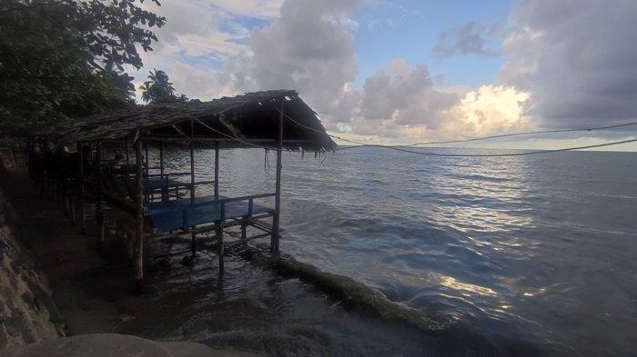 Wisata Kalsel: Pantai Aluh Bulan Kotabaru, Sediakan Pondok Kecil Nikmati Santai ...