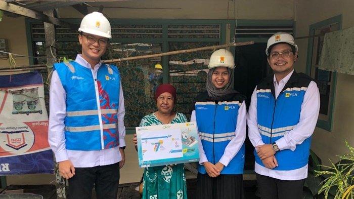 Kado Manis Hari Listrik Nasional, 77 Kepala Keluarga Nikmati Sambung Listrik Gratis dari PLN ...