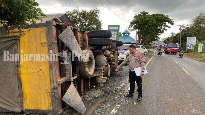 Roda Membentur Reklame RSHB Setelah Baut Patah, Truk Pengangkut Kayu di Tanahlaut Ini Pun ...