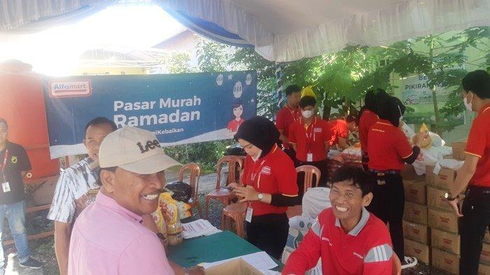 Alfamart Diserbu Bubuhan Acil di Pasar Murah Ramadhan 1444 H Kota Banjarmasin - Banjarmasinpost ...