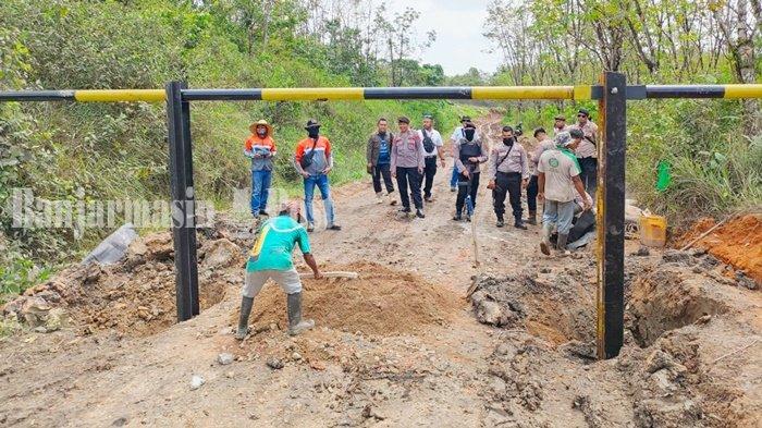 Arahan DPRD Tapin atas Indikasi Peti, PT AGM Pasang Portal pada Jalan ...