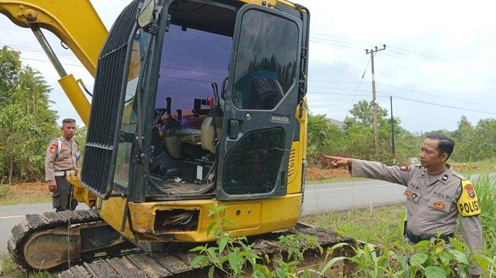 Diparkir di Tepi Jalan Tanjung Serdang kotabaru, Panel Control EMMS ...