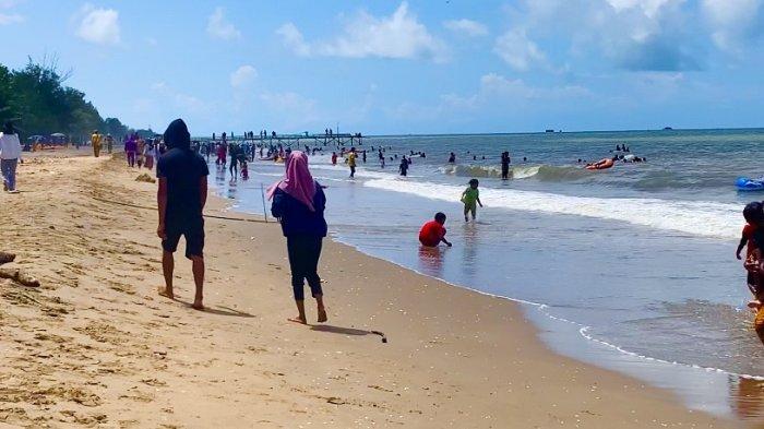 Wisata Kalsel - Padati Pantai Asmara Tala Sejak Hari Kedua Lebaran ...