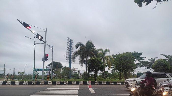 Hari Kedua Beroperasi, Masih Ada Pengendara Terobos APILL di Pal 17 ...