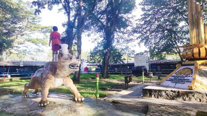 Patung-patung Hewan Menjadi Daya Tarik Taman 10K Murung Pudak Kabupaten ...