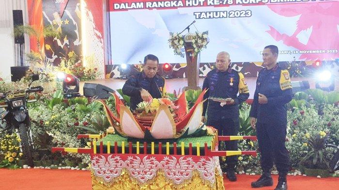 HUT Brimob Polri ke-78, Kapolda Kalsel Irjen Pol Andi Rian R Djajadi ...