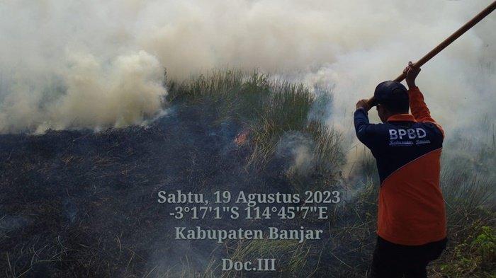 Tim Karhutla Padamkan Kebakaran Lahan dari Tajau Landung hingga Pamaton Kabupaten Banjar Kalsel ...