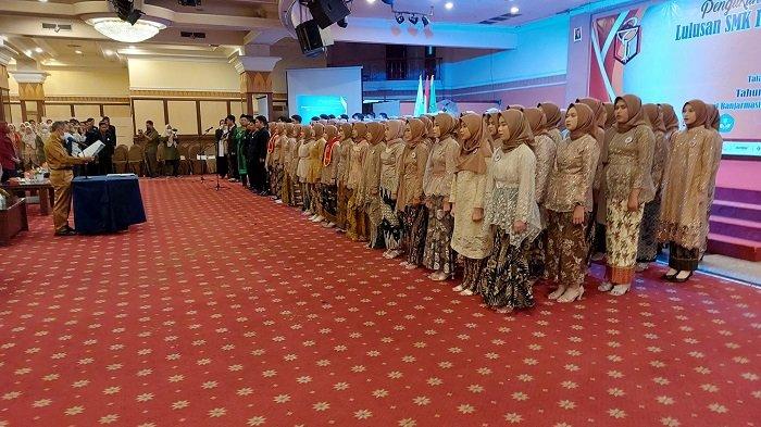 Pengukuhan Lulusan SMK ISFI Banjarmasin Angkatan ke-55, Firdarima ...