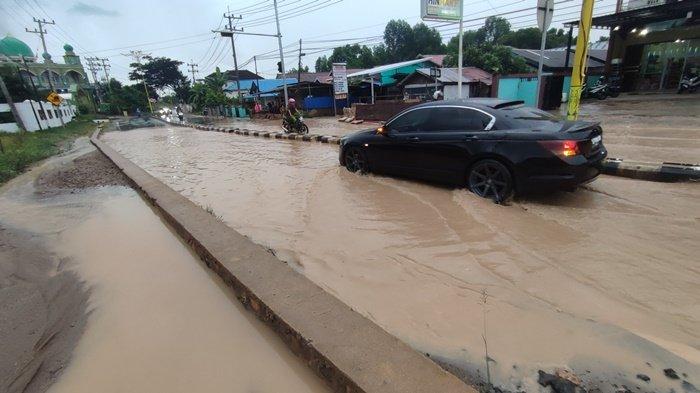 Intensitas Hujan Tinggi, Jalan Raya Stagen di Sungai Taib Kotabaru ...