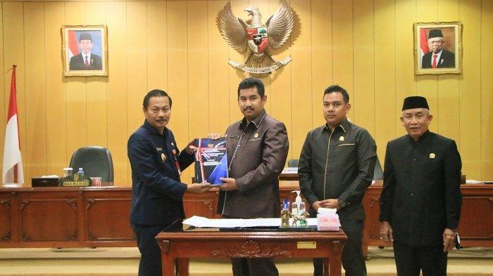 DPRD Banjarbaru Sahkan Raperda APBD Perubahan 2022 Menjadi Perda ... DPRD Banjarbaru Sahkan Raperda APBD Perubahan 2022 Menjadi Perda ...