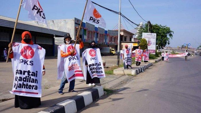 Jelang Pemilu 2024, Turun ke Jalan, Pengurus dan Kader PKS Batola ...