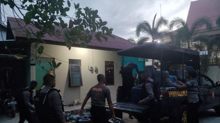 Bongkar Penimbunan BBM di Palangkaraya Kalteng, Polisi Sita 693 Liter Pertalite ...