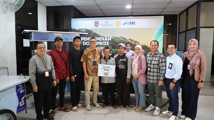 Awali 2025 dengan Kebaikan, Bank Kalsel Serahkan Bantuan Rombong ...
