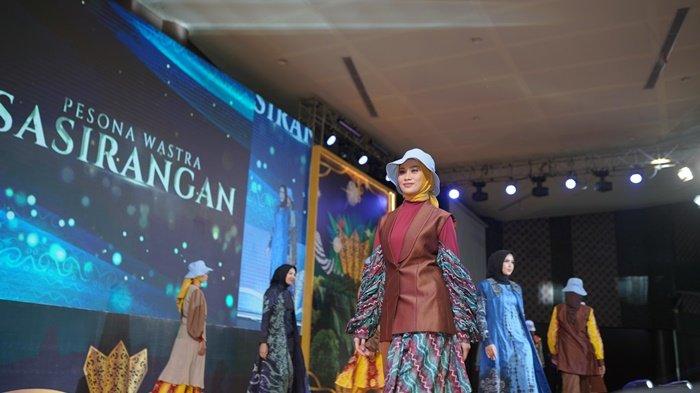 Ribuan Pengunjung Telah Membeli Produk UMKM Pamor Borneo 2023, Dikuti ...