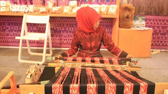 Kain Tenun Bugis Pagatan Punya Nilai Sejarah, Ini Ciri Khas dan Produk ...
