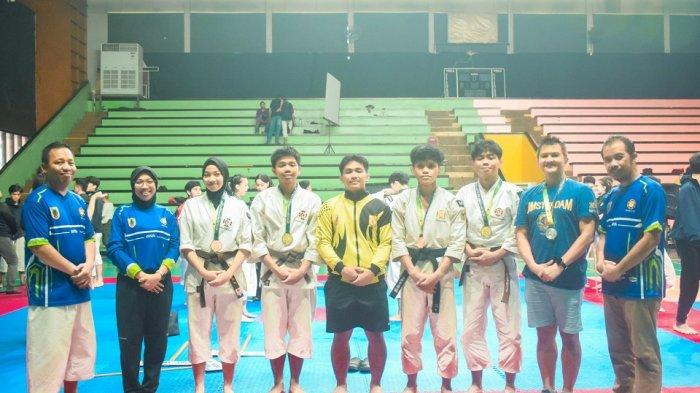 Sabet 2 Medali Emas, Tim Shorinji Kempo ULM Peringkat 5 Kejuaraan Invitasi Beladiri Mahasiswa ...