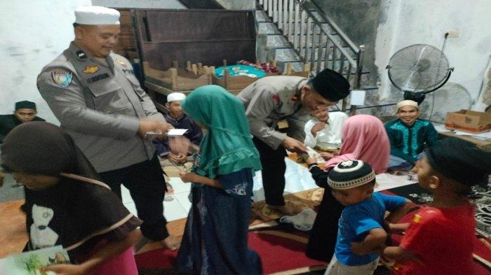 Buka Puasa Bersama dan Santuni Puluhan Anak Yatim,. Kapolsek BAS : Bukti Polri Selalu Hadir ...