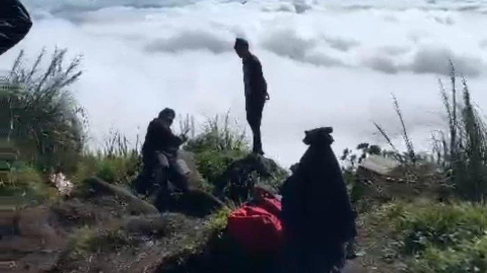 WISATA KALSEL - Mendaki Puncak Halau-Halau HST, Lelah Terbayar Dengan ...