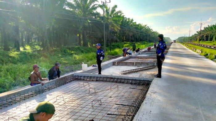 Gegara Perbaikan, Jalan Poros Tarjun - Serongga Kerap Macet, Personil ...