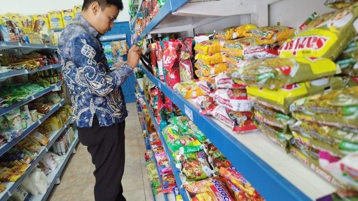 Pantau Barang di Pasar dan Minimarket, Disdag HSS Temukan Barang ...