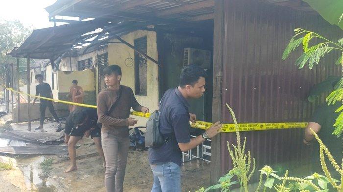 Asrama Polsek Paringin Hangus Terbakar, Polisi Pasang Garis Polisi ... Asrama Polsek Paringin Hangus Terbakar, Polisi Pasang Garis Polisi ...