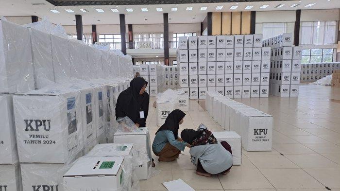 Besok, KPU Batola Mulai Distribusikan Logistik Pemilu 2024, di Kuripan Gunakan Perahu Motor ...