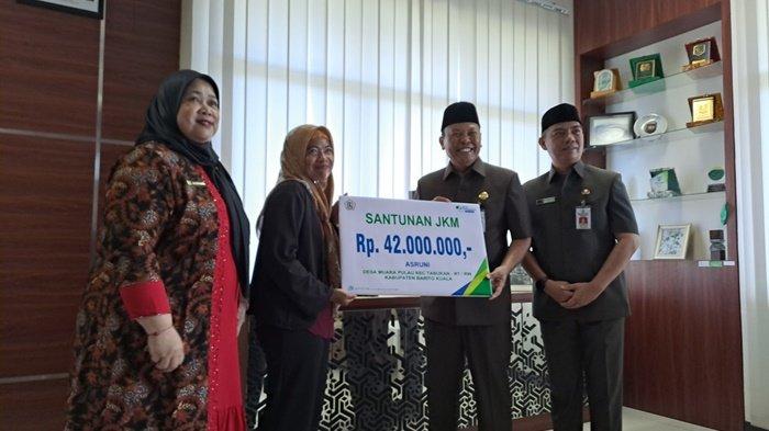 Komitmen Lakukan Ini, Pemkab Batola Raih Penghargaan dari BPJS Ketenagakerjaan - Banjarmasinpost ...
